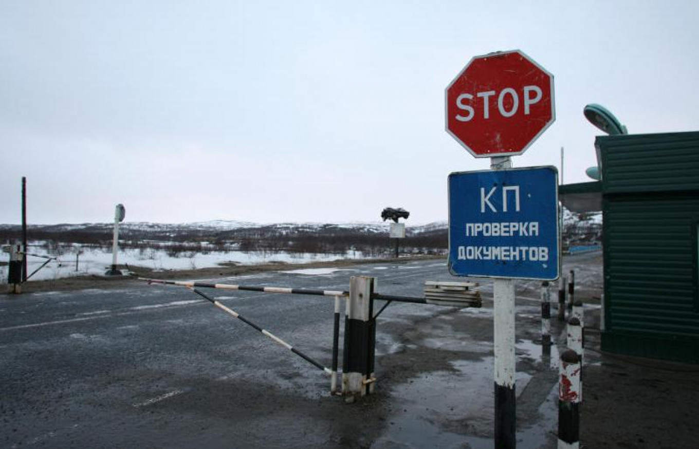 Russian Ministry Considering Border Crossing Fee — Reports