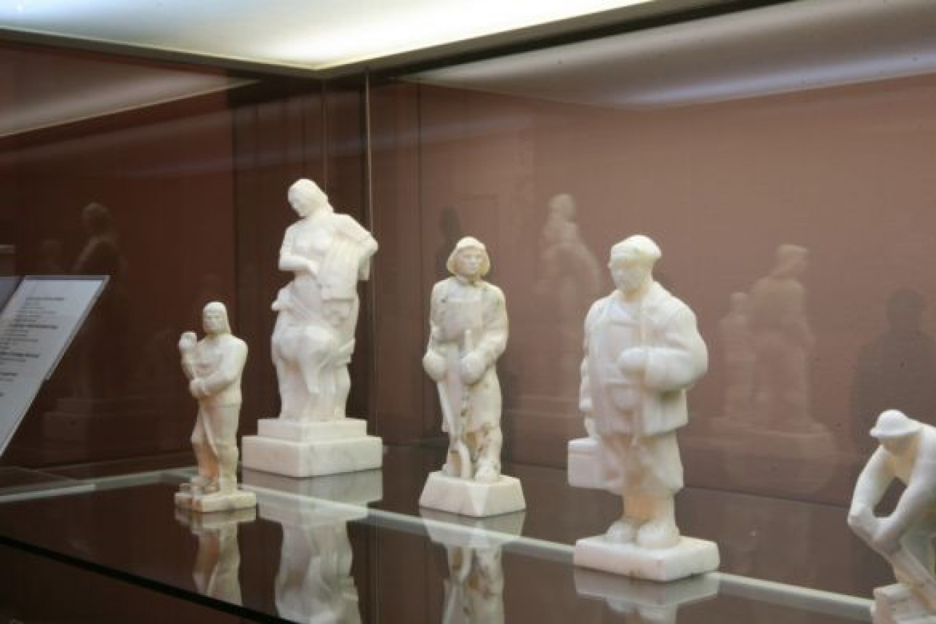 Agitprop With Art Deco Twist on Show