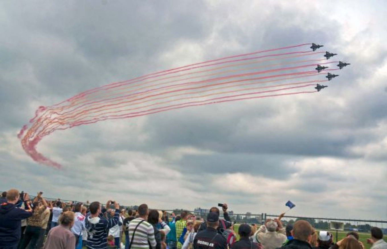 MAKS Show Sets Records in Business Deals, Attendance, Air Stunts