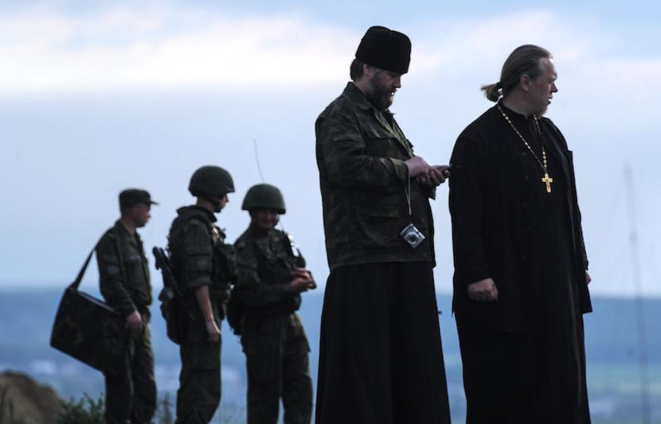 Russian Army Priests Get New Field Uniform