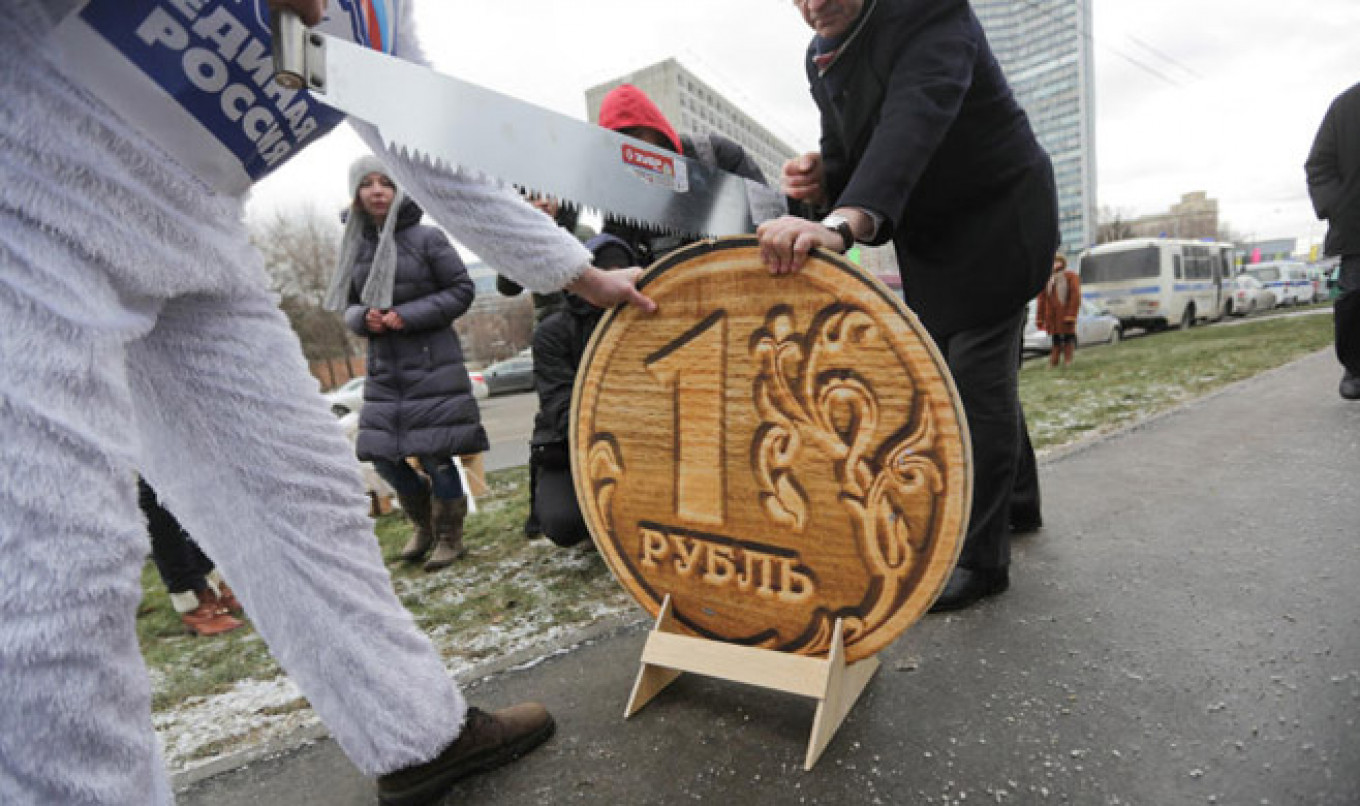 Despite Cuts, Russian Deficit to Reach 3.2% of GDP in 2015