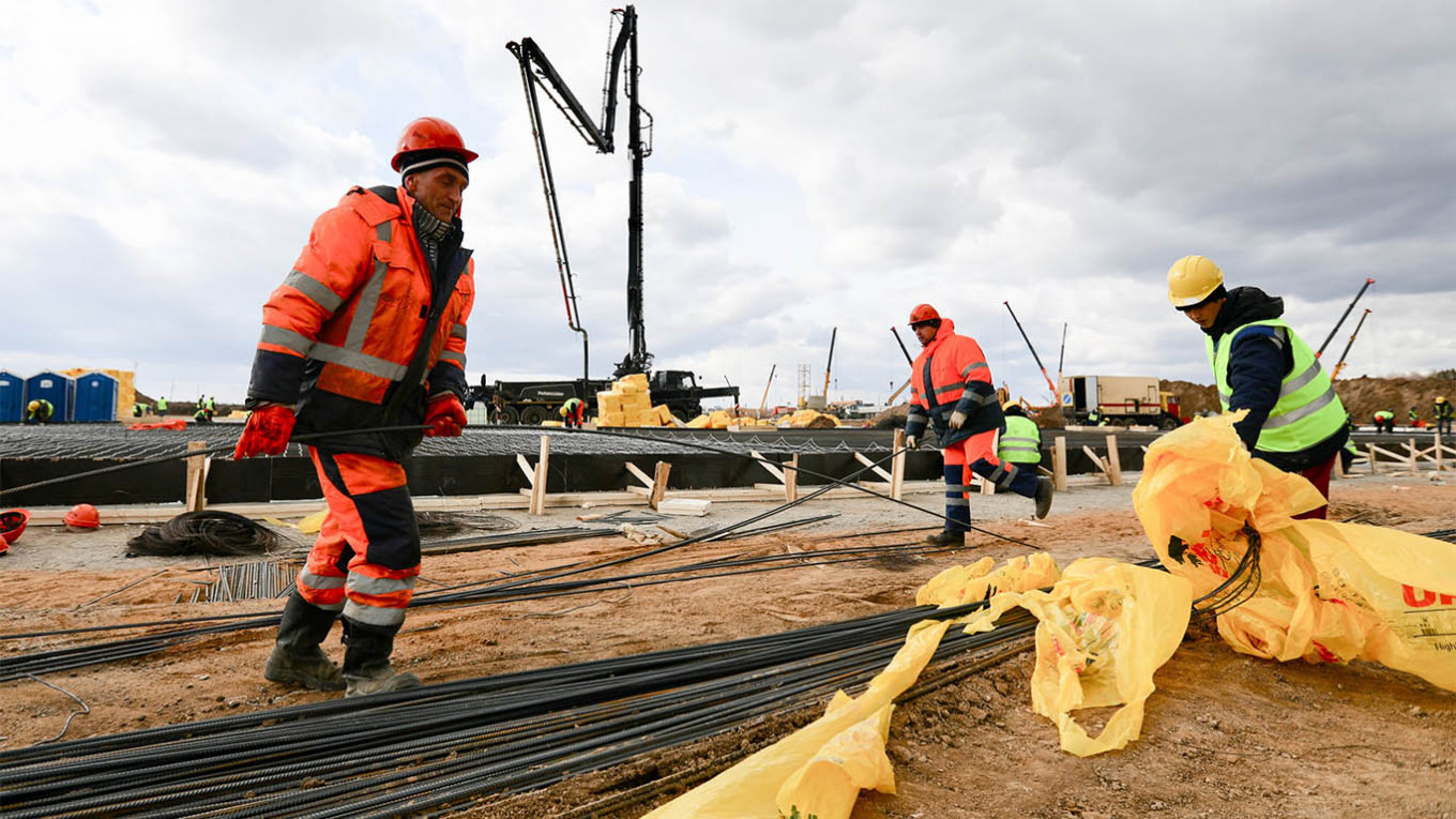 Moscow to Reopen Construction Sites This Week - The Moscow Times
