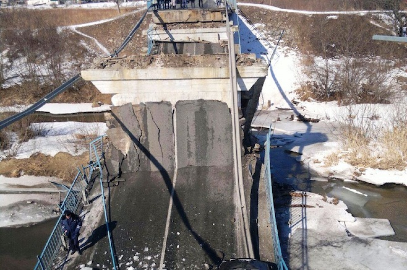 Road Bridge Collapses in Russia's Far East
