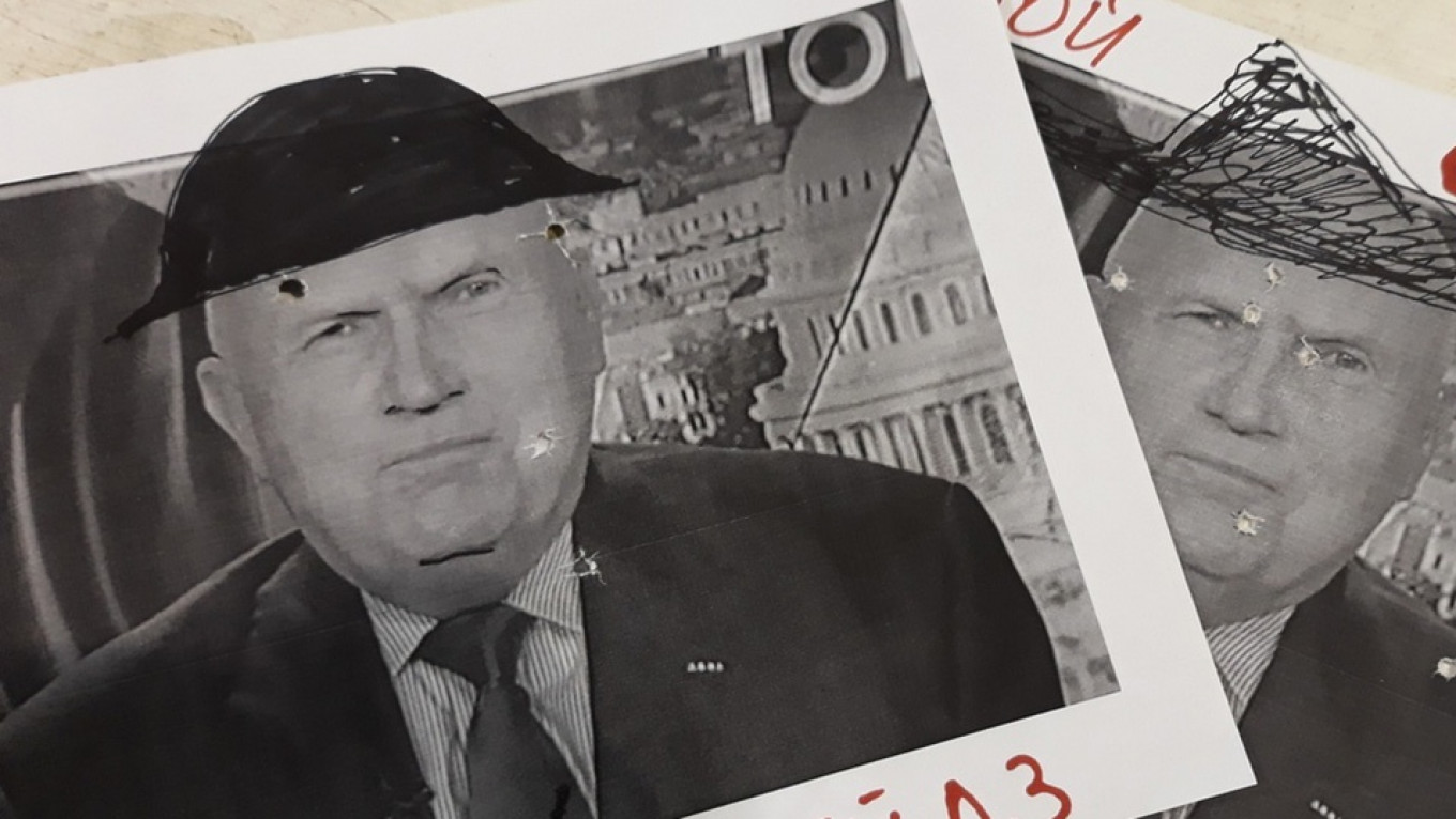 Russian Schoolchildren Given Portrait of Ex-U.S. General for Shooting ...