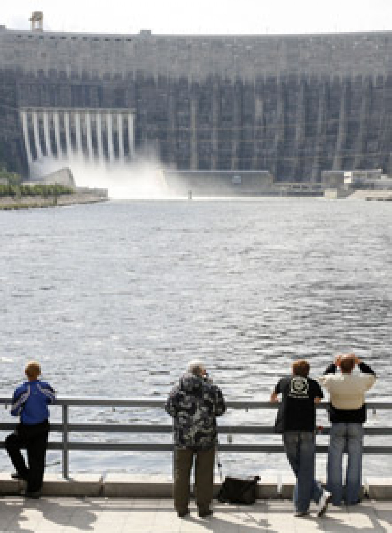 10 Dead, 72 Missing in Dam Disaster