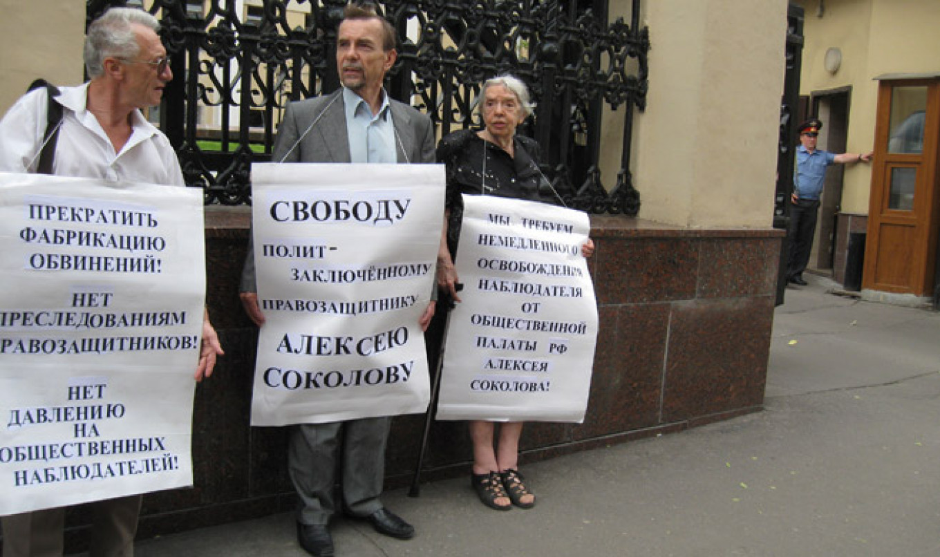 Russia's Beleaguered Human Rights Defenders Vow Resilience