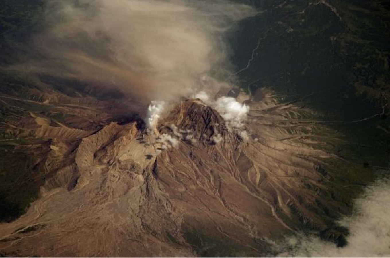Kamchatka Volcano Blasting Ash Up to 9km