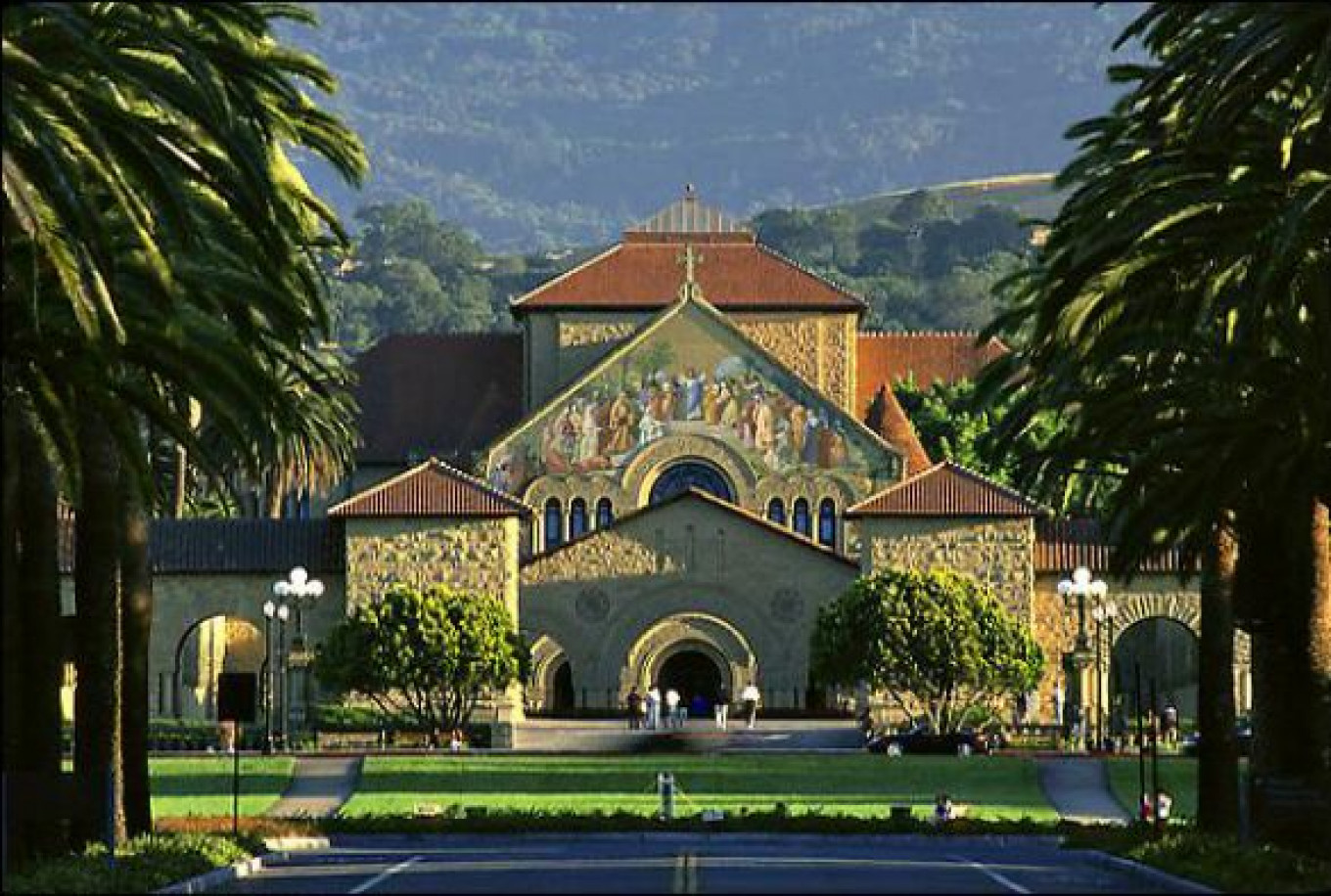 210 Foreign Universities' Diplomas Recognized