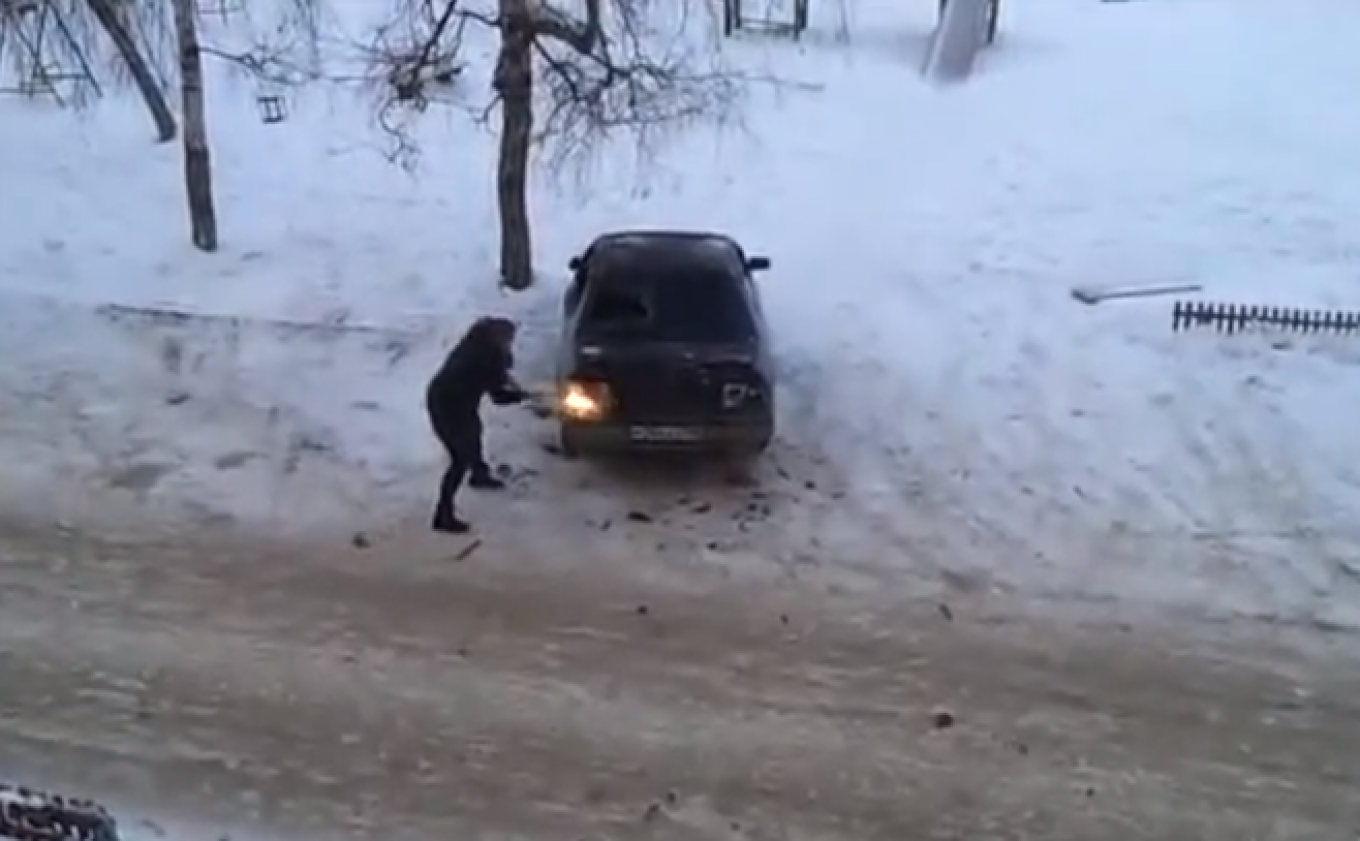 Angry Russian Woman Sends Her Regards by Smashing Up Ex-Husband's Car