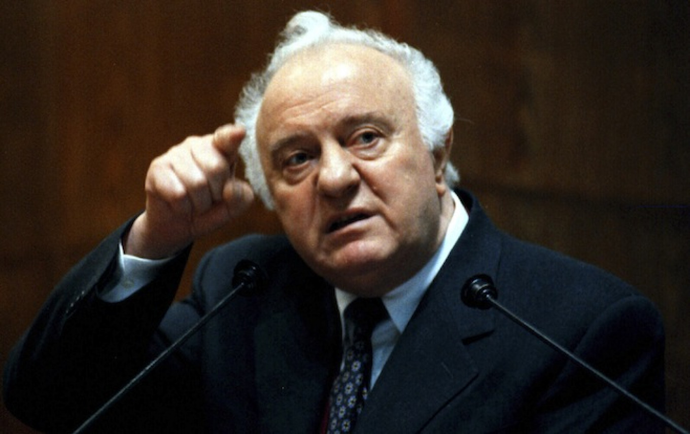Former Georgian President Eduard Shevardnadze Dies at 86