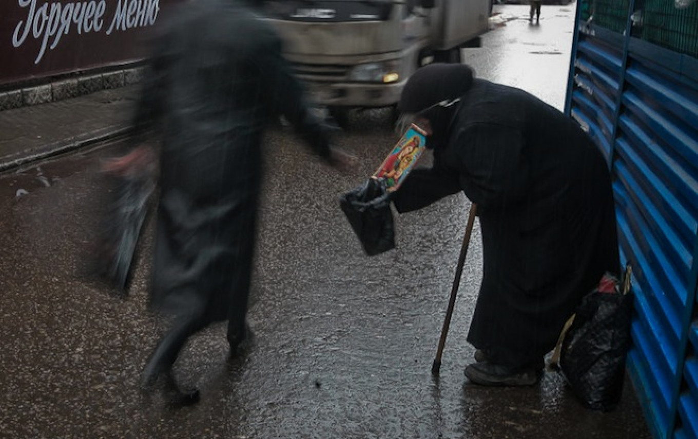 Three Million Russians Fall Into Poverty as Crisis Bites
