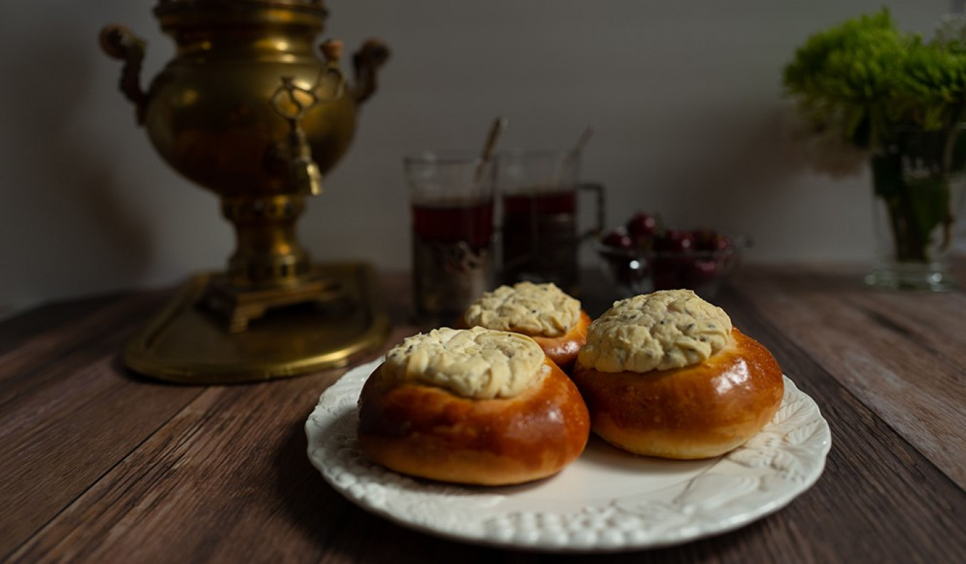 Bake Cardamom Vatrushki for a Happy Family - The Moscow Times