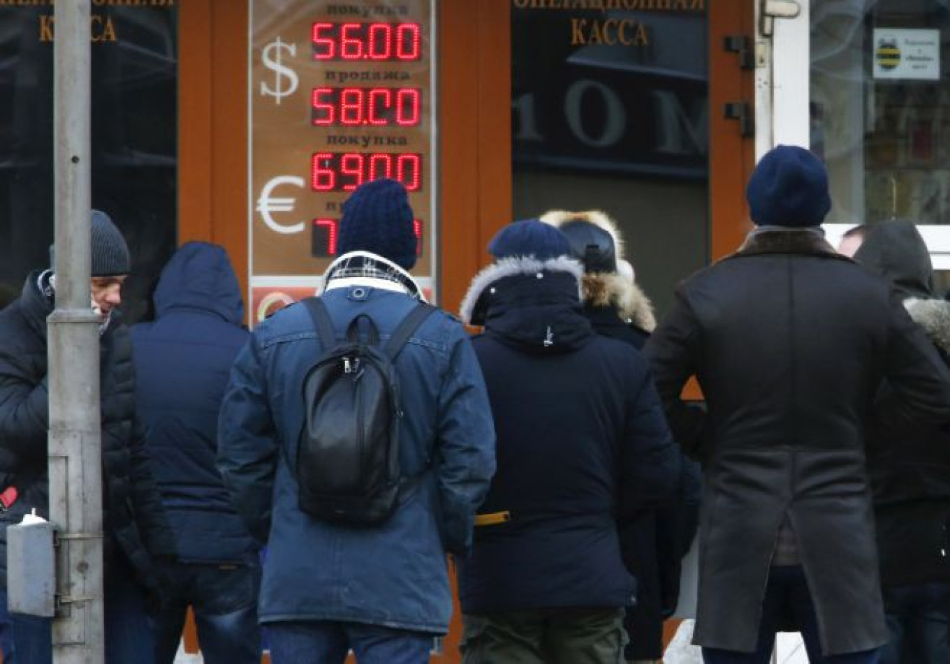 Russia's Middle Class Reluctant to Blame Putin for Economic Downturn