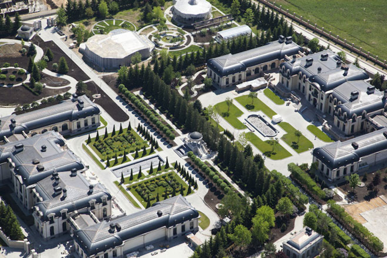 Photos of 'Rotenberg Palaces' Hit the Web