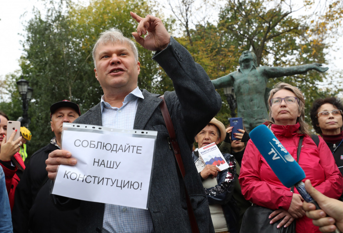 Russian Opposition Activists Picket for Free Elections - The Moscow Times