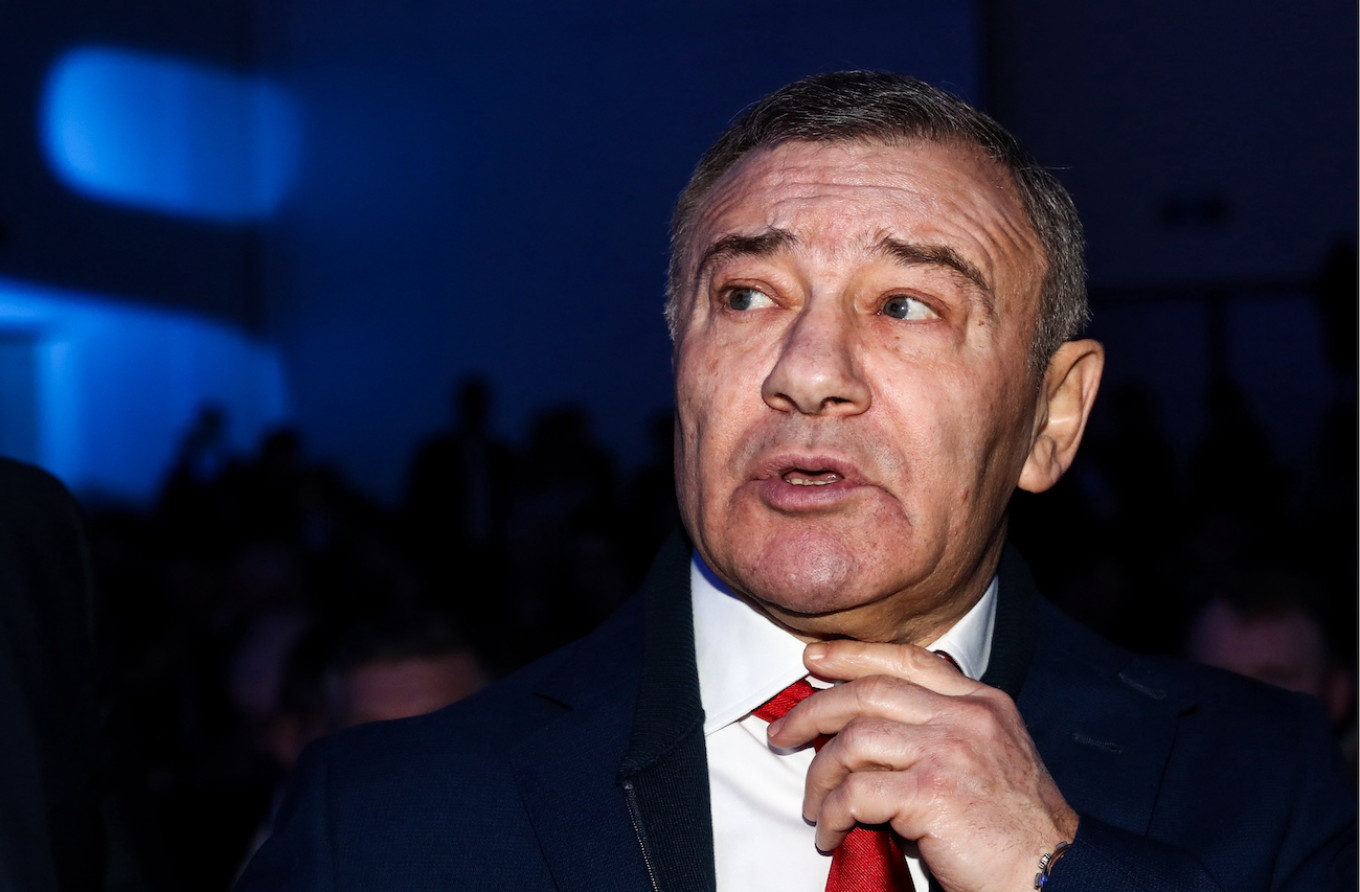 Russian Billionaire Arkady Rotenberg Says He Owns 'Putin Palace' - The ...