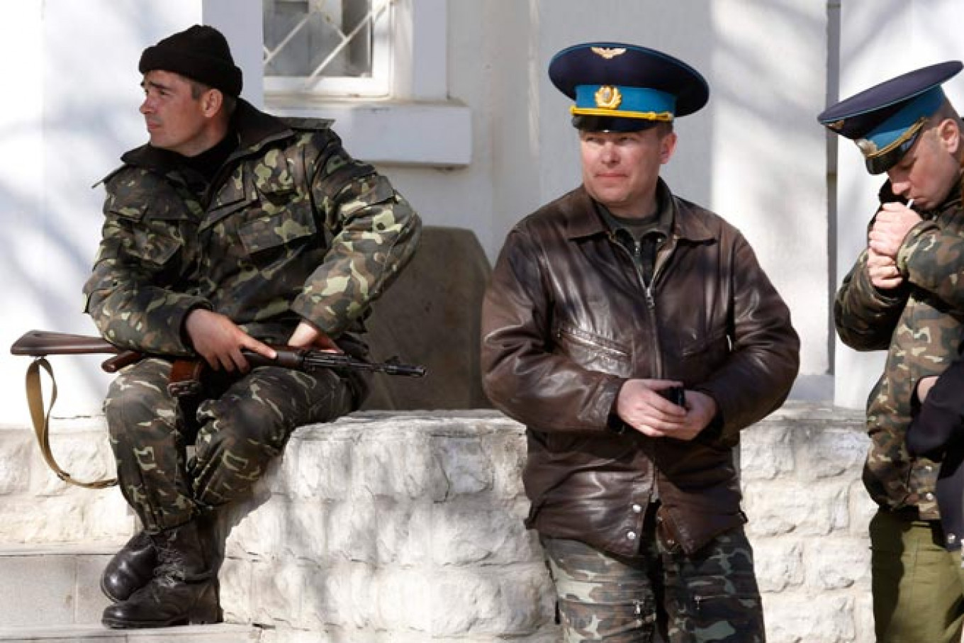 Ukraine Finds New Hero in Besieged Base Commander