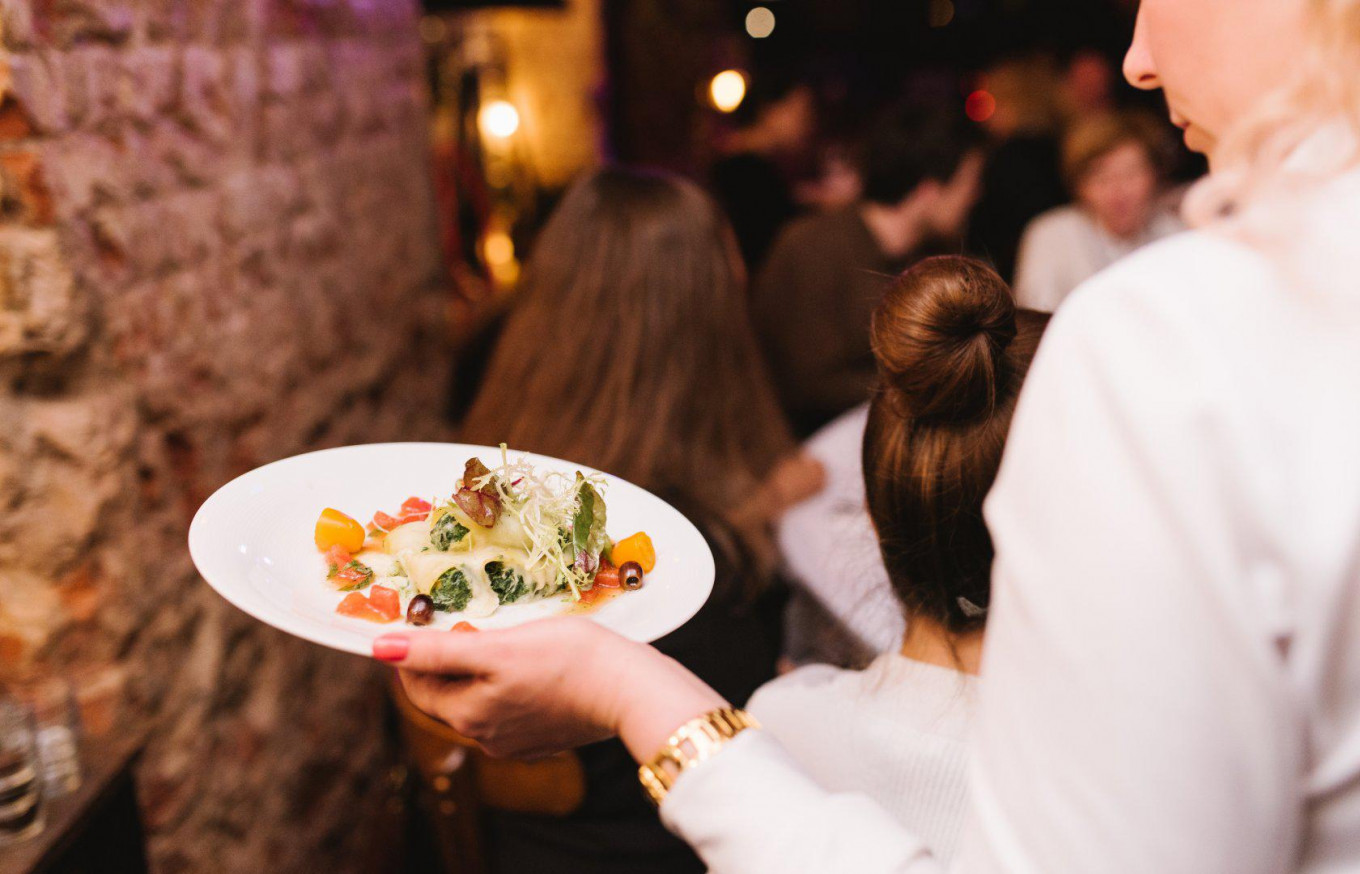 Old Friends and New Beginnings at Moscow's 12 Wine Bar