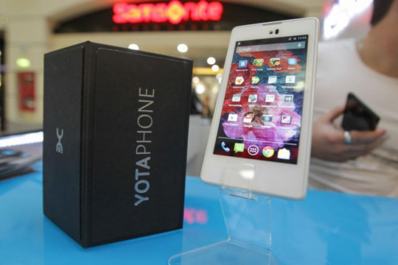 Russian Tech Firm Yota Working on Dual-Screen Tablet