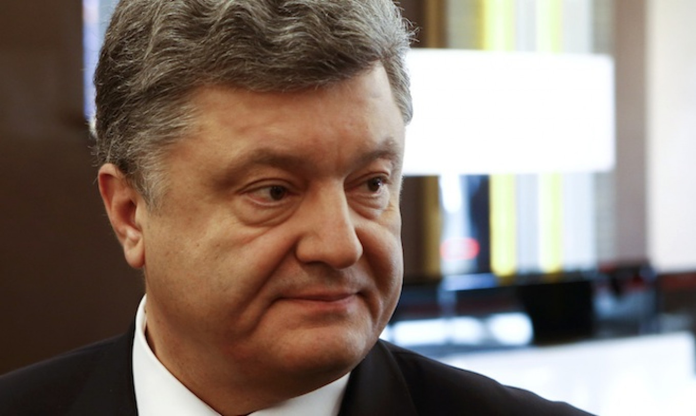Poroshenko Calls on Putin to Release Ukrainian Pilot Detained in Russia