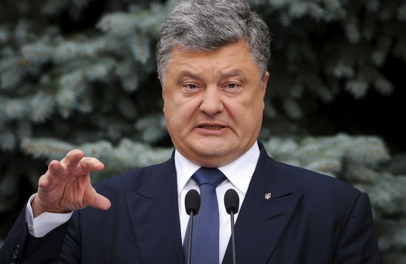 Ukraine's Poroshenko Takes Aim at Right Sector With Armed Groups Clampdown