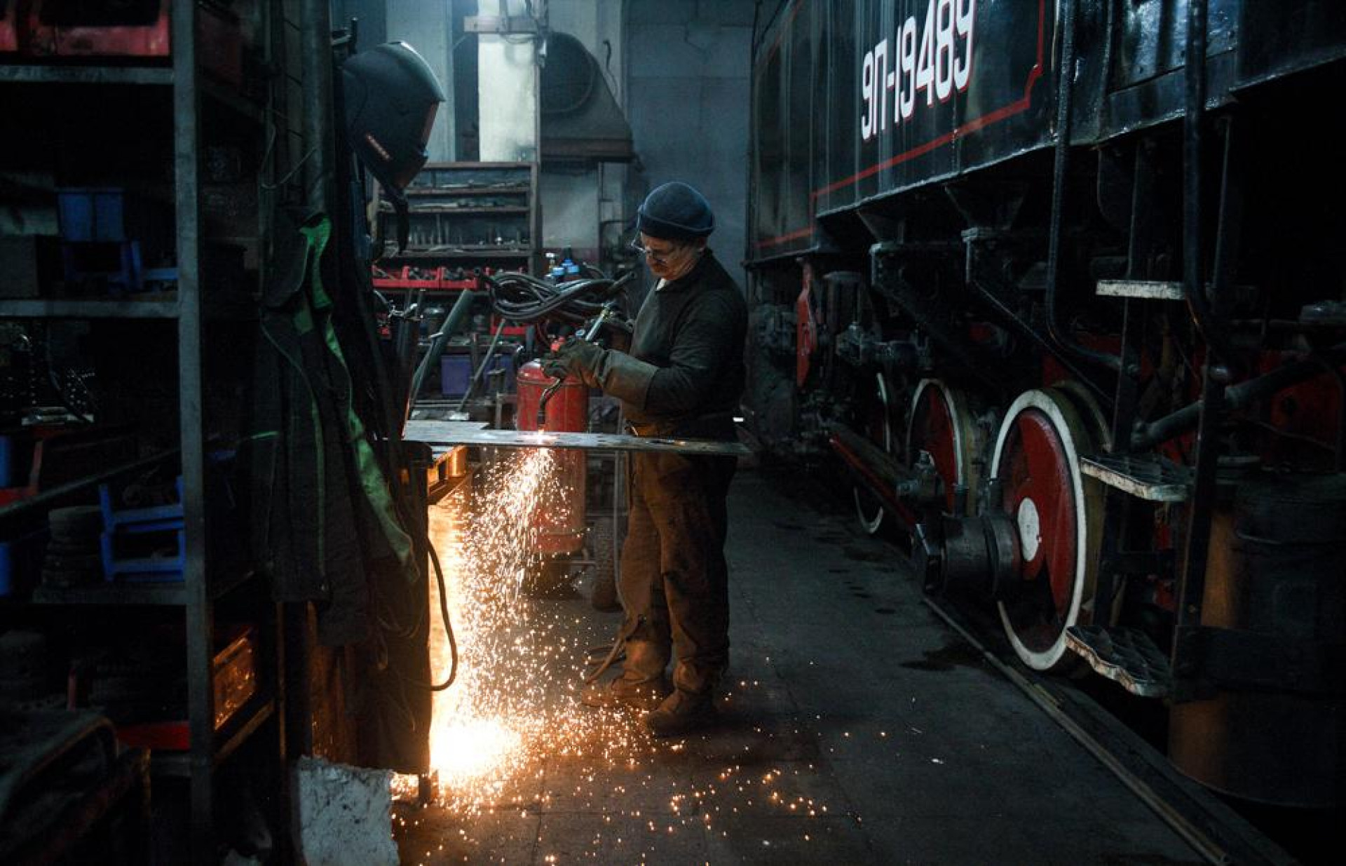 How to Repair Soviet Locomotives