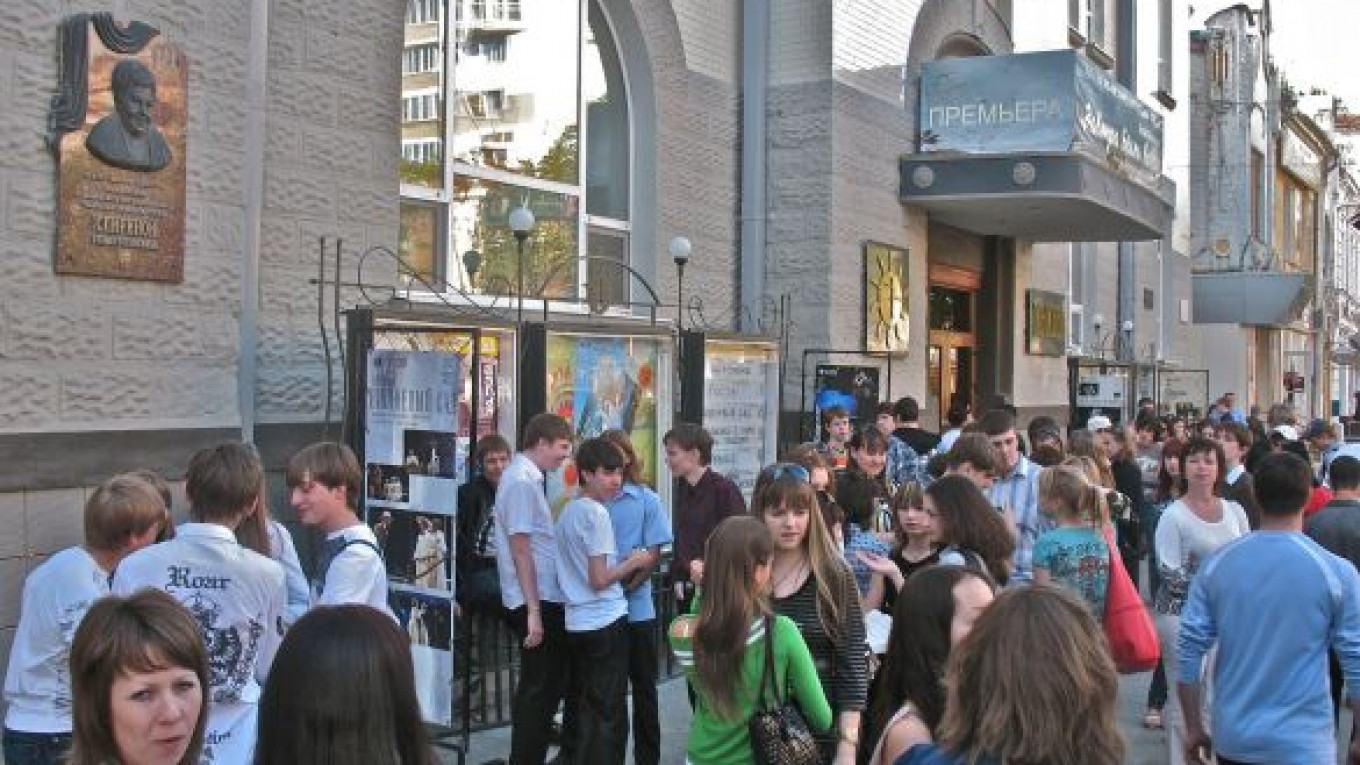 Recognition for Theaters in the Russian Provinces