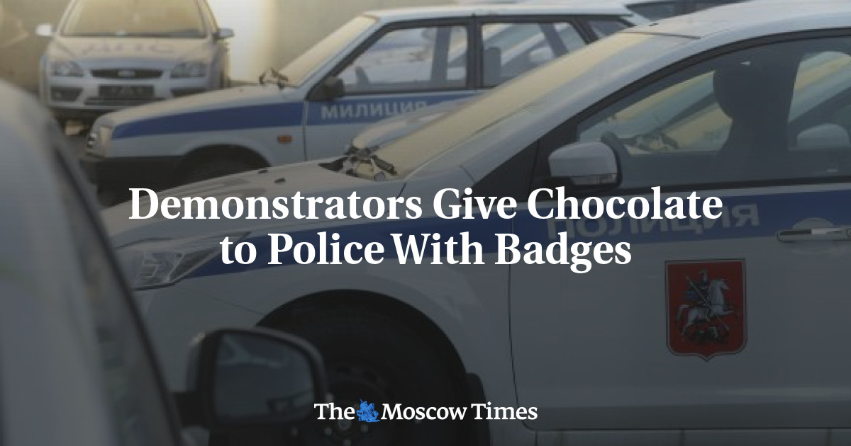 Demonstrators Give Chocolate to Police With Badges