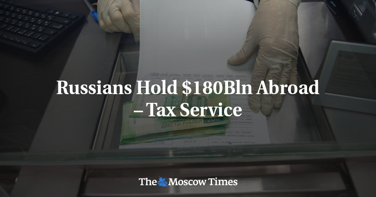 Russians Hold $180Bln Abroad – Tax Service - The Moscow Times
