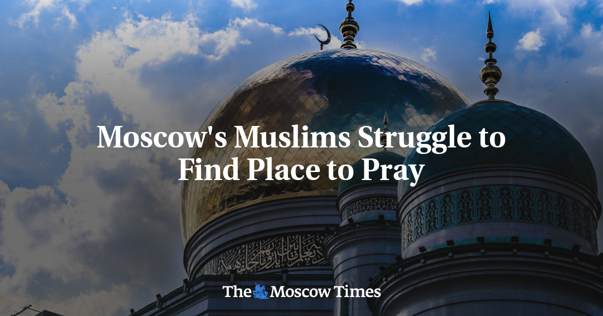 Moscow's Muslims Struggle to Find Place to Pray