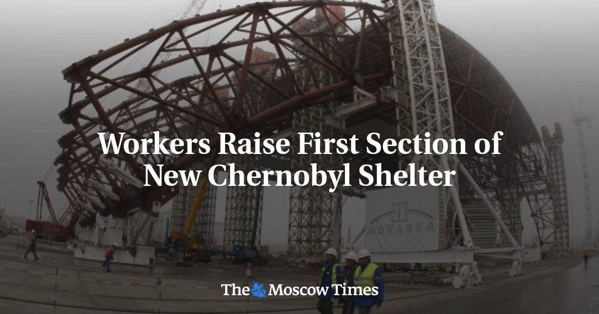 Workers Raise First Section of New Chernobyl Shelter
