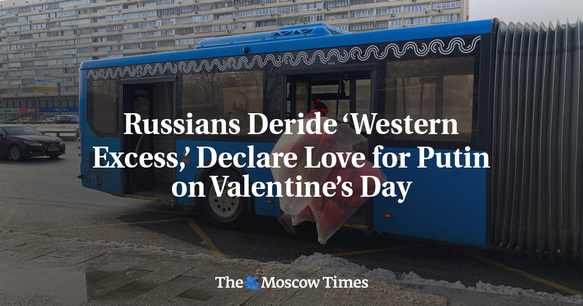 Russians Deride ‘Western Excess,’ Declare Love for Putin on Valentine’s ...