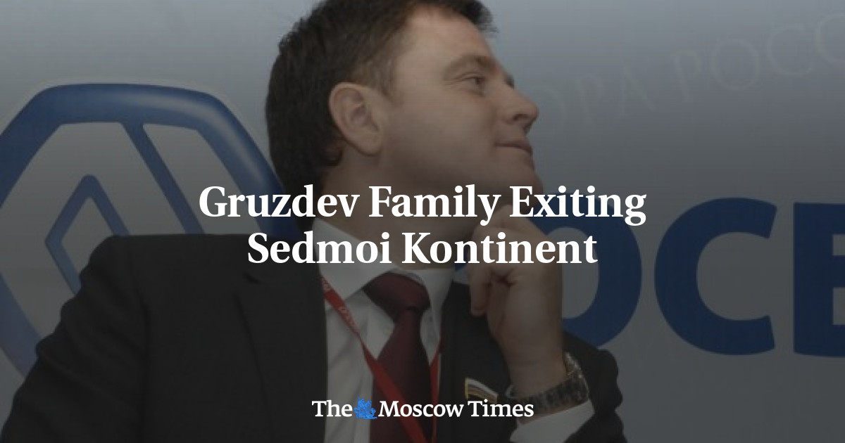 Gruzdev Family Exiting Sedmoi Kontinent