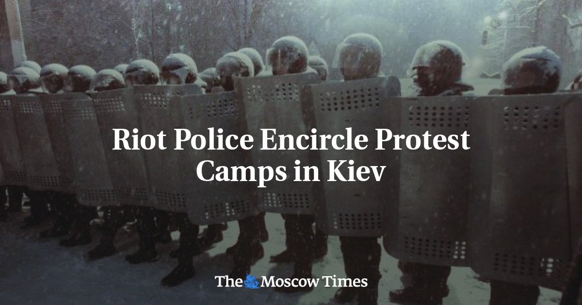 Riot Police Encircle Protest Camps in Kiev