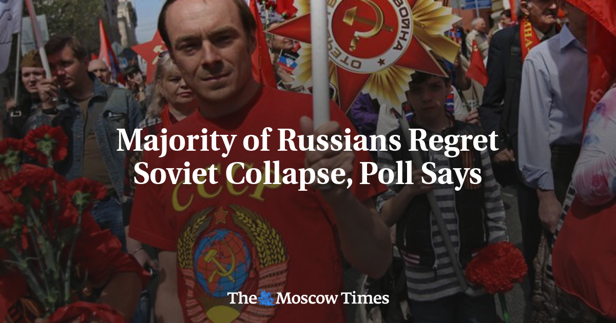 Majority of Russians Regret Soviet Collapse, Poll Says