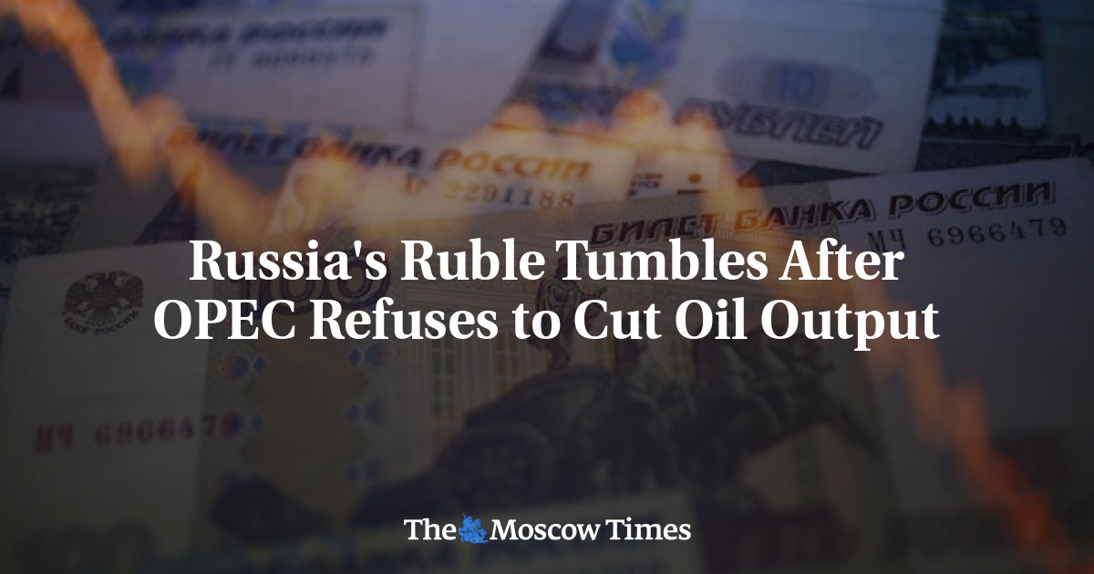 Russia's Ruble Tumbles After OPEC Refuses to Cut Oil Output