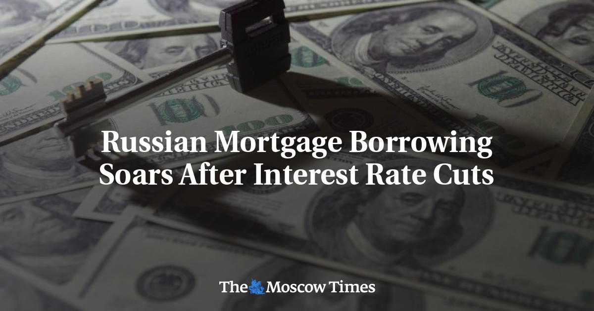 Russian Mortgage Borrowing Soars After Interest Rate Cuts