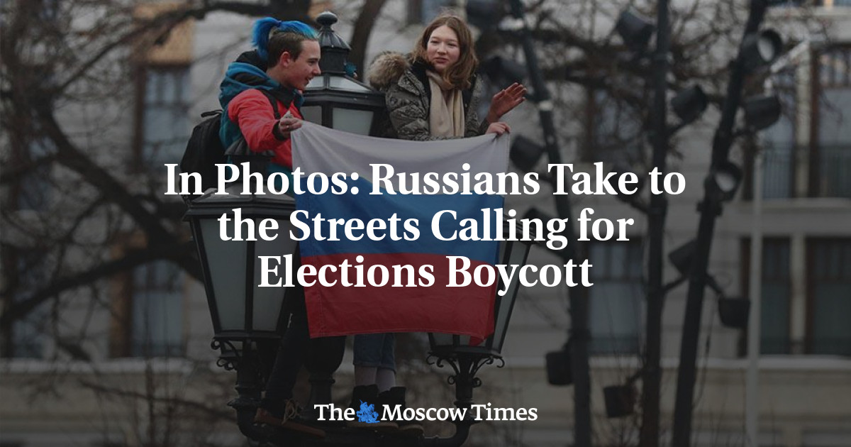 In Photos: Russians Take to the Streets Calling for Elections Boycott