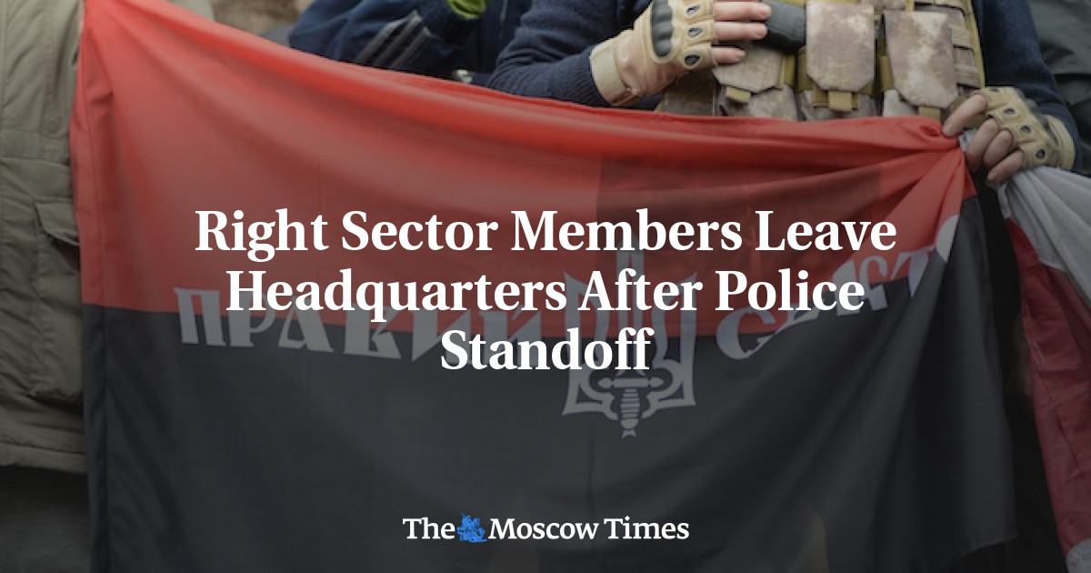 Right Sector Members Leave Headquarters After Police Standoff