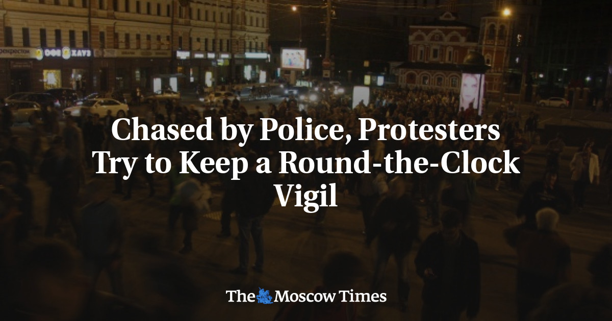 Chased by Police, Protesters Try to Keep a Round-the-Clock Vigil