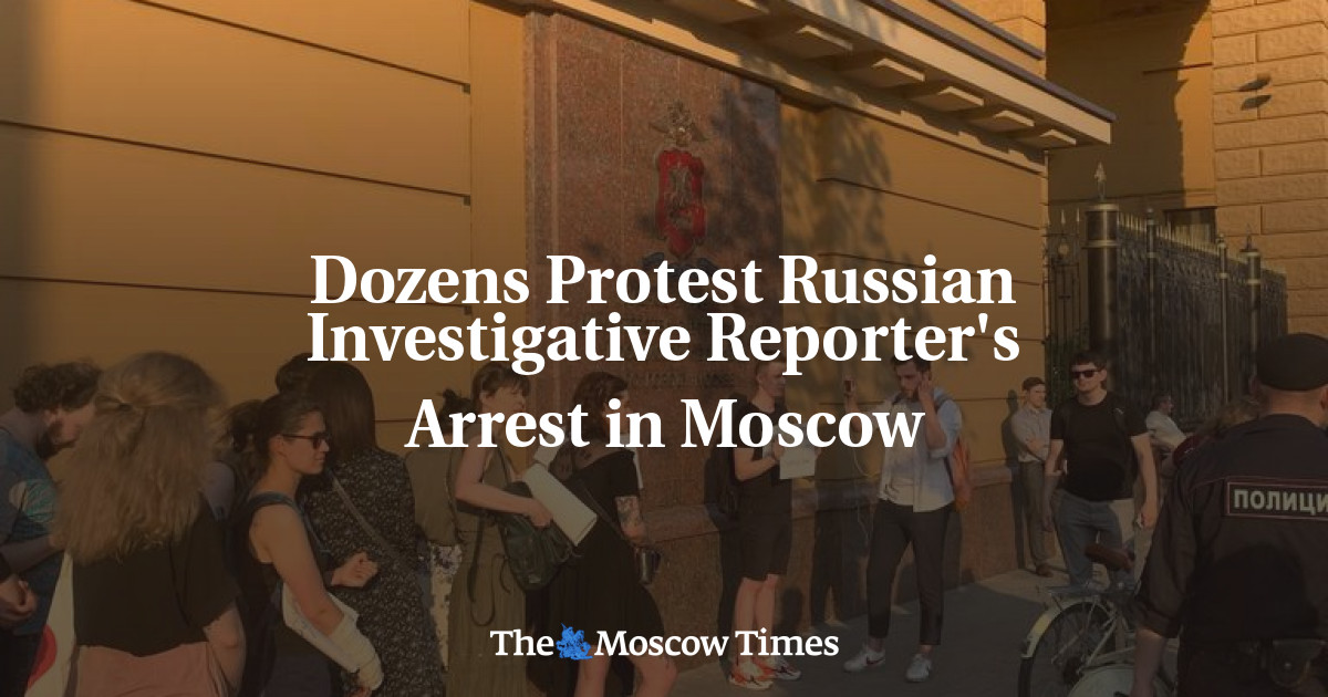 Dozens Protest Russian Investigative Reporter's Arrest in Moscow - The ...