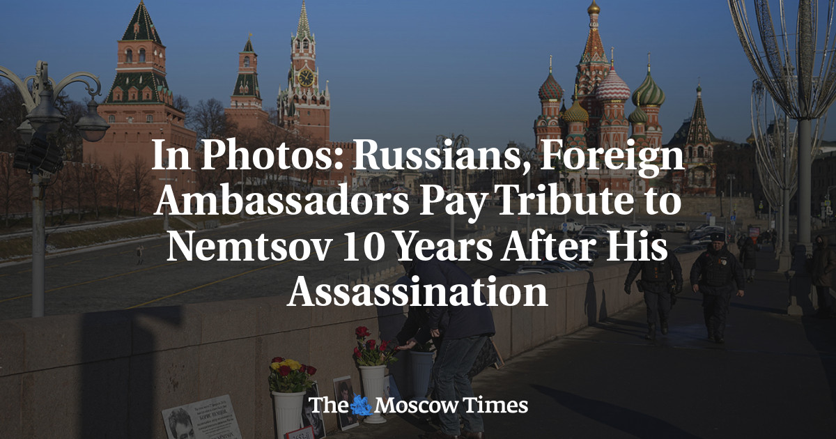 In Photos: Russians, Foreign Ambassadors Pay Tribute to Nemtsov 10 ...