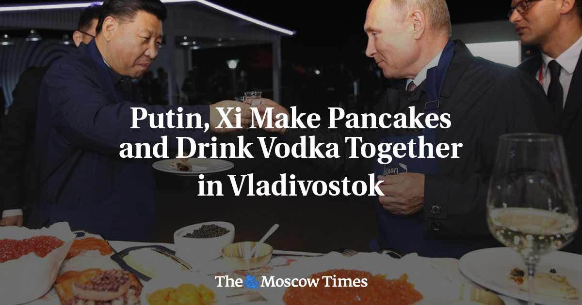 Putin, Xi Make Pancakes and Drink Vodka Together in Vladivostok