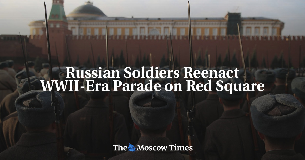 Russian Soldiers Reenact WWII-Era Parade on Red Square