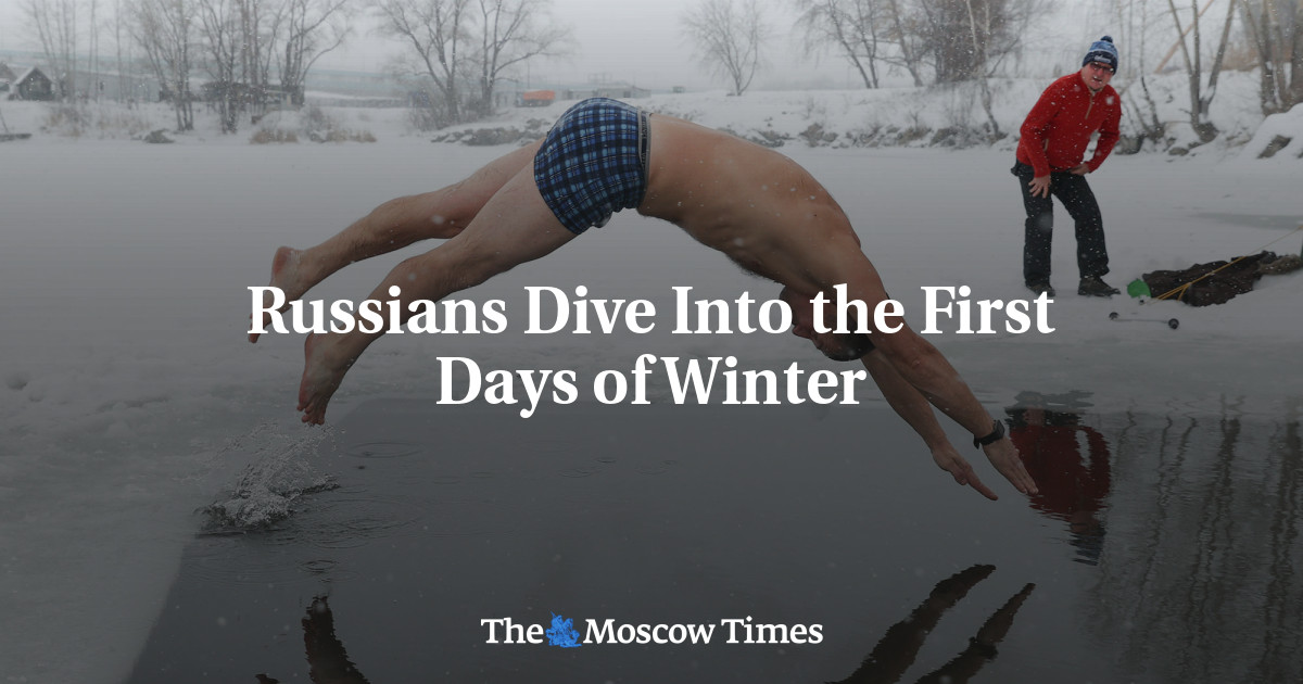 Russians Dive Into the First Days of Winter - The Moscow Times