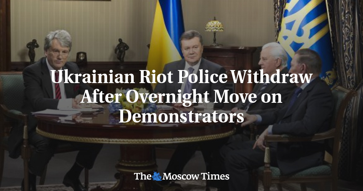Ukrainian Riot Police Withdraw After Overnight Move on Demonstrators