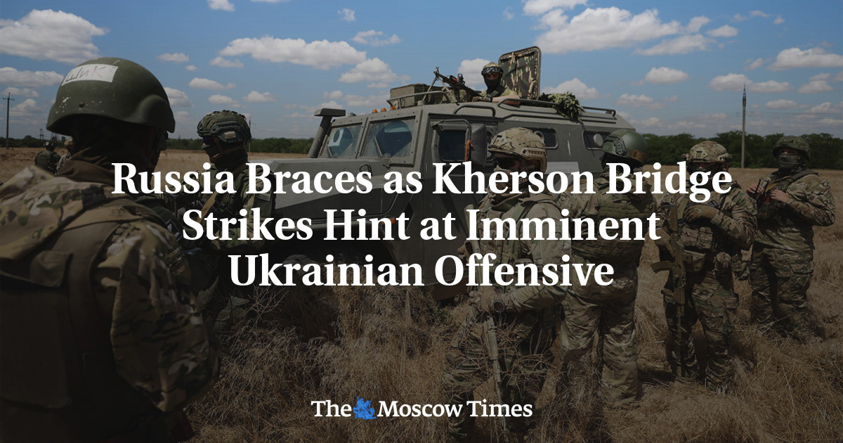 Russia Braces as Kherson Bridge Strikes Hint at Imminent Ukrainian ...