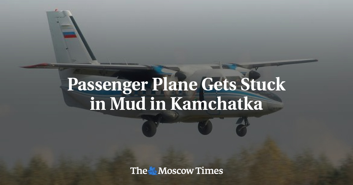 Passenger Plane Gets Stuck in Mud in Kamchatka