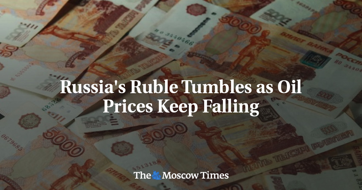Russia's Ruble Tumbles as Oil Prices Keep Falling