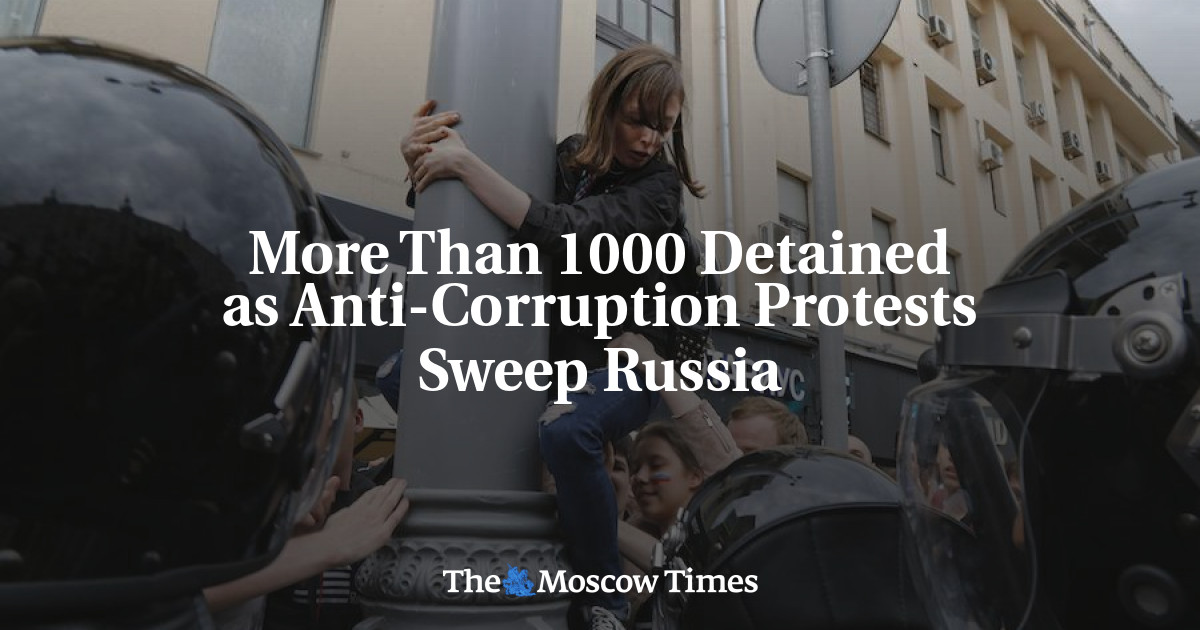More Than 1000 Detained as Anti-Corruption Protests Sweep Russia